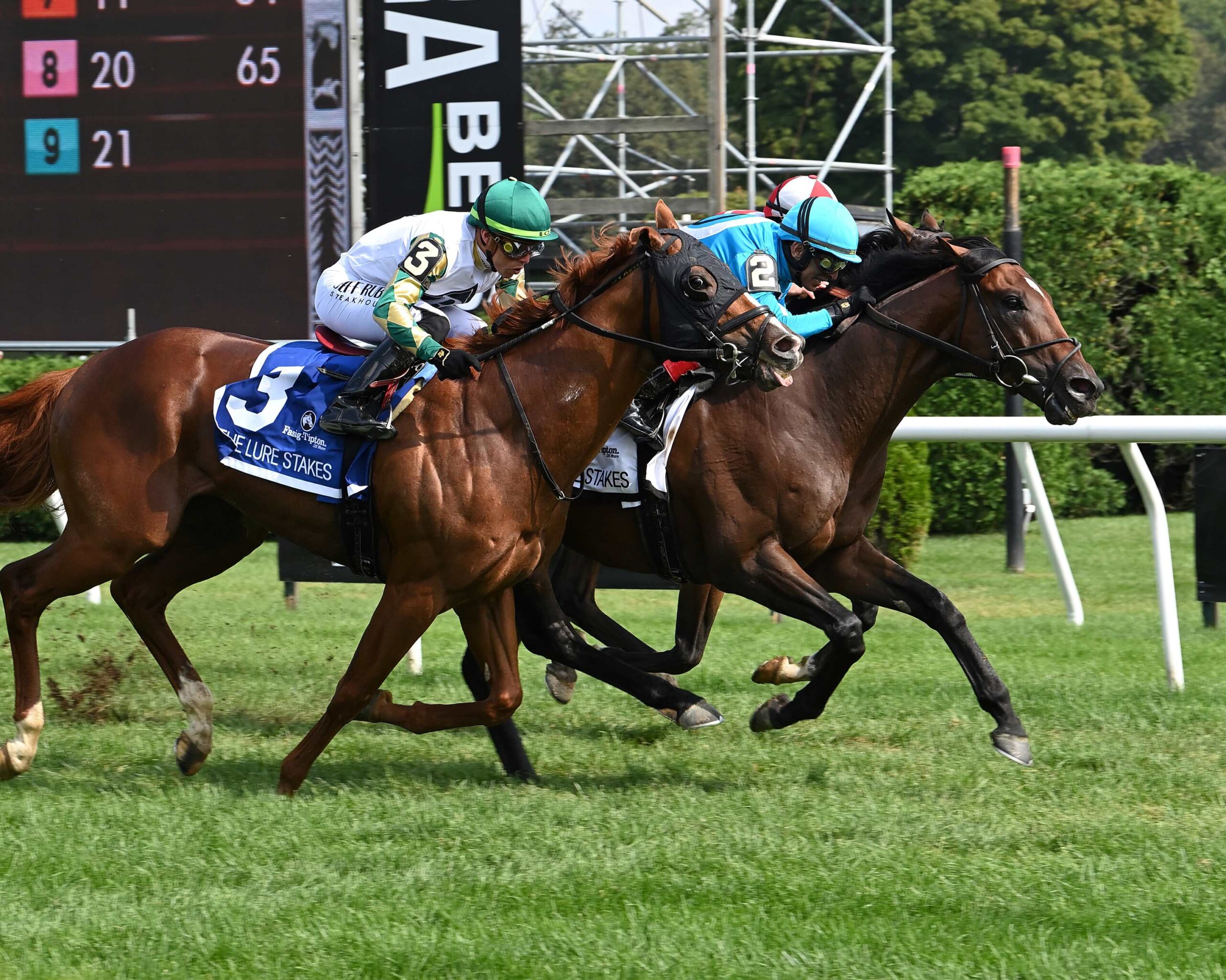 Smokin´T con Johnny V salió ganador del Lure Stakes - Hípica Global
